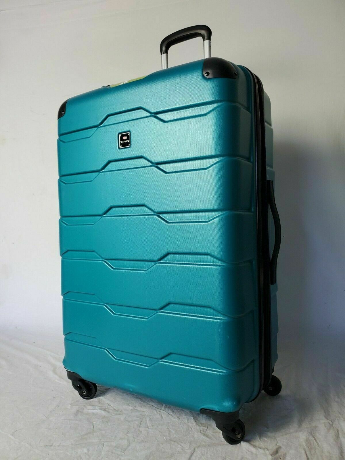 Tag Matrix 2.0 Hard Spinner Wheel 28" Travel Suitcase Check in Luggage ...