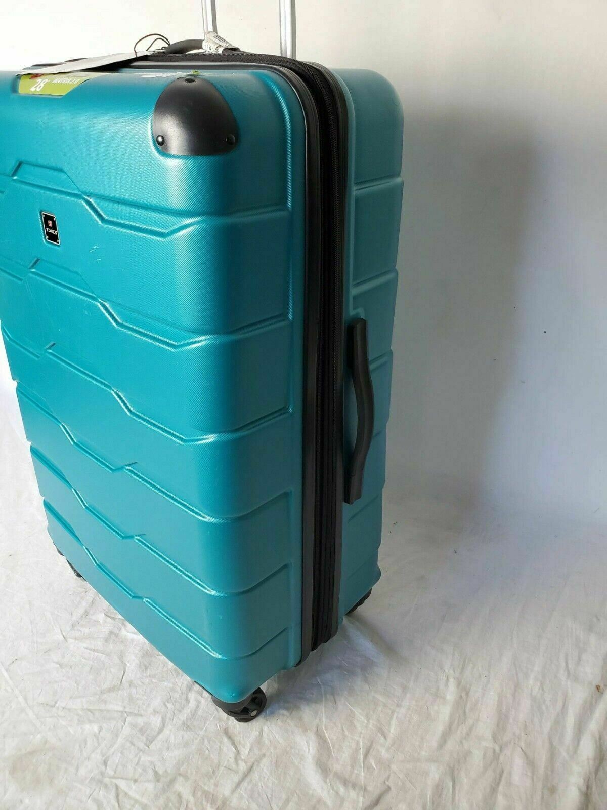 Tag Matrix 2.0 Hard Spinner Wheel 28" Travel Suitcase Check in Luggage ...