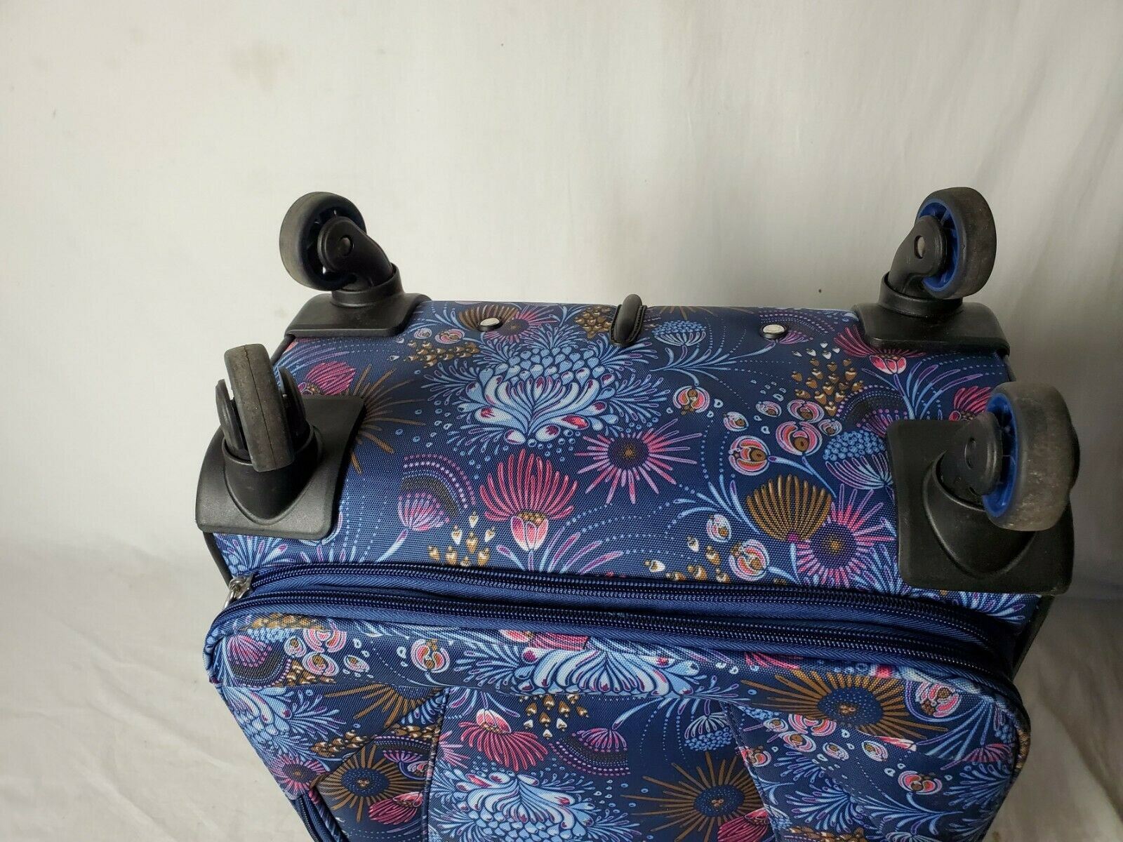 NEW Atlantic Infinity Lite 4 21" Expandable Spinner Luggage Floral Car ...